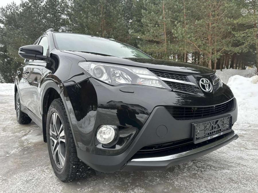 Black Toyota RAV4 2014 in Vilnius, with an engine capacity of 2.00 L and mileage of 293 thousand km for 10200 €, photo 16 on AUTOMOTO.COM.LV