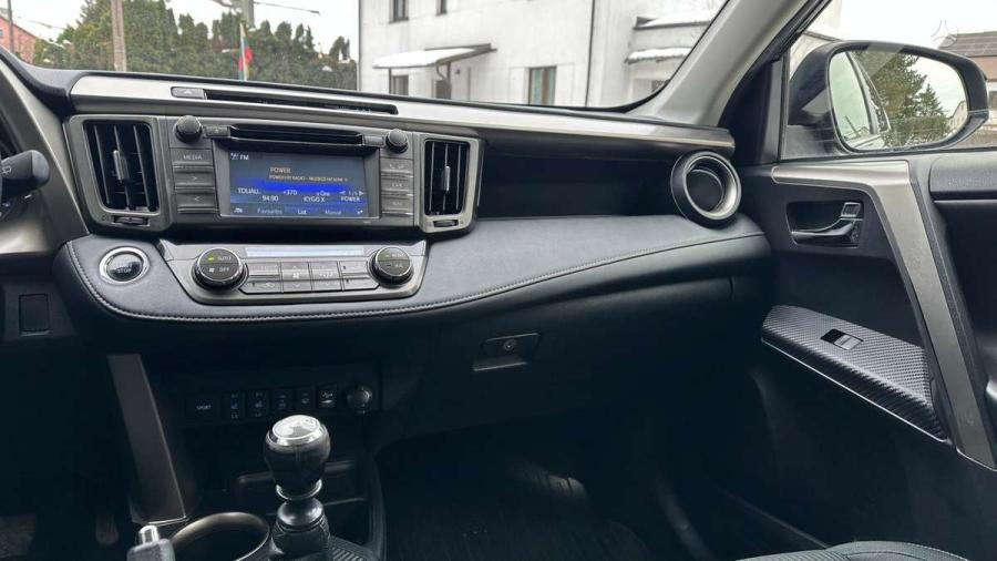 Black Toyota RAV4 2014 in Vilnius, with an engine capacity of 2.00 L and mileage of 293 thousand km for 10200 €, photo 22 on AUTOMOTO.COM.LV