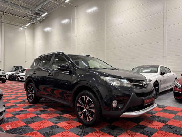 Black Toyota RAV4 2014 in Vilnius, with an engine capacity of 2.23 L and mileage of 180 thousand km for 13200 €, photo 3 on AUTOMOTO.COM.LV