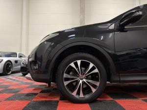 Black Toyota RAV4 2014 in Vilnius, with an engine capacity of 2.23 L and mileage of 180 thousand km for 13200 €, photo 9 on AUTOMOTO.COM.LV