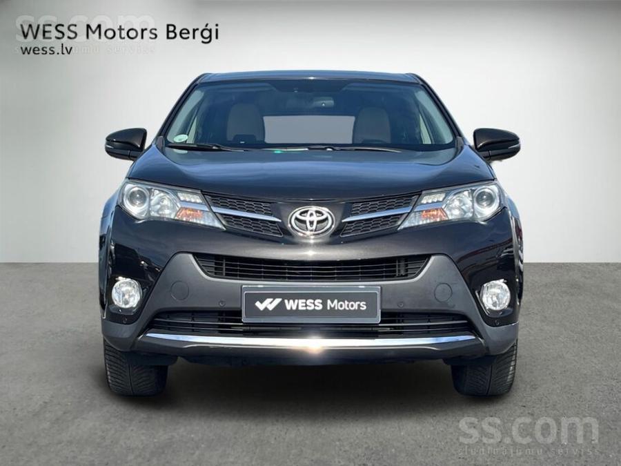 Black Toyota RAV4 2014 in Riga, with an engine capacity of 2.00 L and mileage of 198 thousand km for 10990 €, photo 6 on AUTOMOTO.COM.LV