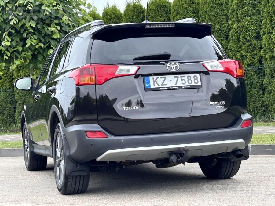 Melns Toyota RAV4 2014 Rīga, ar dzinēja tilpumu 2.20 L un nobraukumu 284 tūkst. km par 9950 €, foto 4 vietnē AUTOMOTO.COM.LV