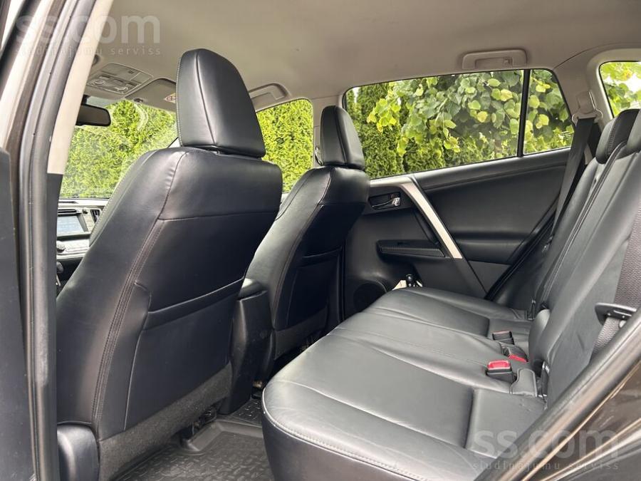 Melns Toyota RAV4 2014 Rīga, ar dzinēja tilpumu 2.20 L un nobraukumu 284 tūkst. km par 9950 €, foto 20 vietnē AUTOMOTO.COM.LV