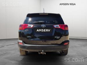 Black Toyota RAV4 2014 in Riga, with an engine capacity of 2.00 L and mileage of 249 thousand km for 9700 €, photo 5 on AUTOMOTO.COM.LV
