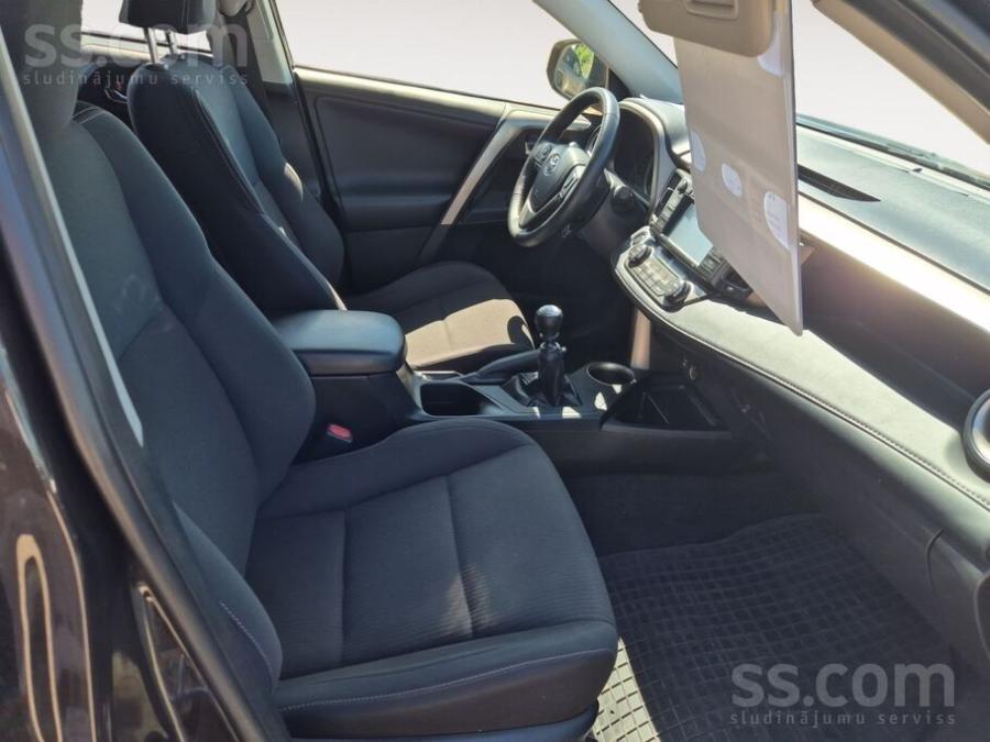 Black Toyota RAV4 2014 in Riga, with an engine capacity of 2.00 L and mileage of 249 thousand km for 9700 €, photo 7 on AUTOMOTO.COM.LV