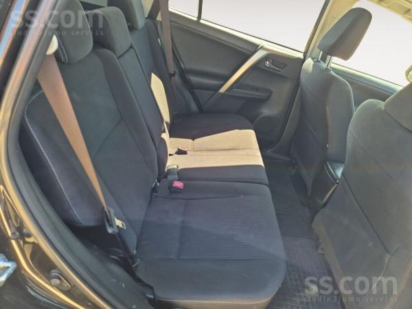 Melns Toyota RAV4 2014 Rīga, ar dzinēja tilpumu 2.00 L un nobraukumu 249 tūkst. km par 9700 €, foto 7 vietnē AUTOMOTO.COM.LV