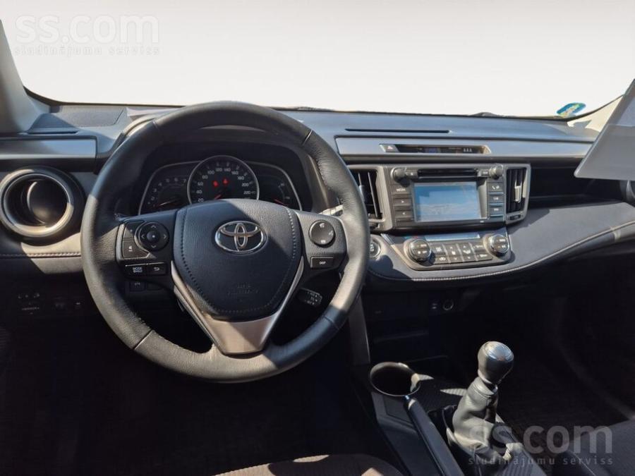 Black Toyota RAV4 2014 in Riga, with an engine capacity of 2.00 L and mileage of 249 thousand km for 9700 €, photo 10 on AUTOMOTO.COM.LV