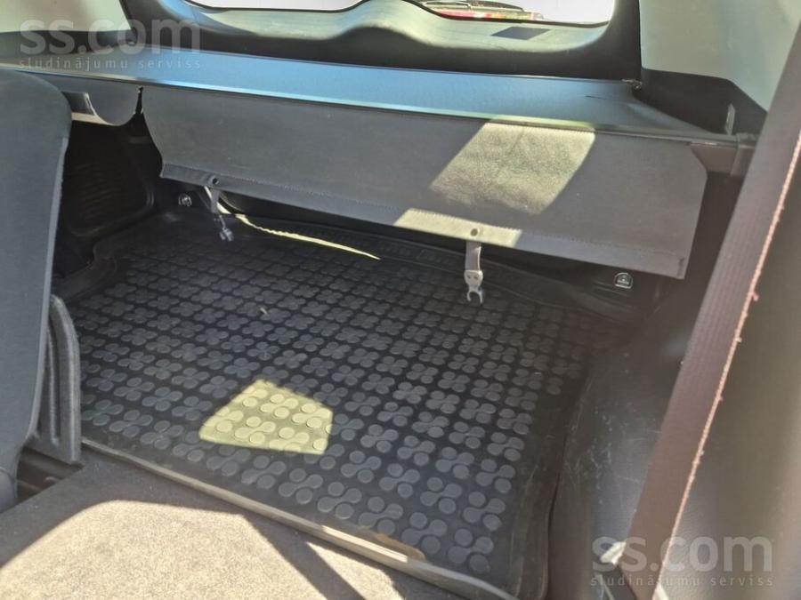 Black Toyota RAV4 2014 in Riga, with an engine capacity of 2.00 L and mileage of 249 thousand km for 9700 €, photo 11 on AUTOMOTO.COM.LV