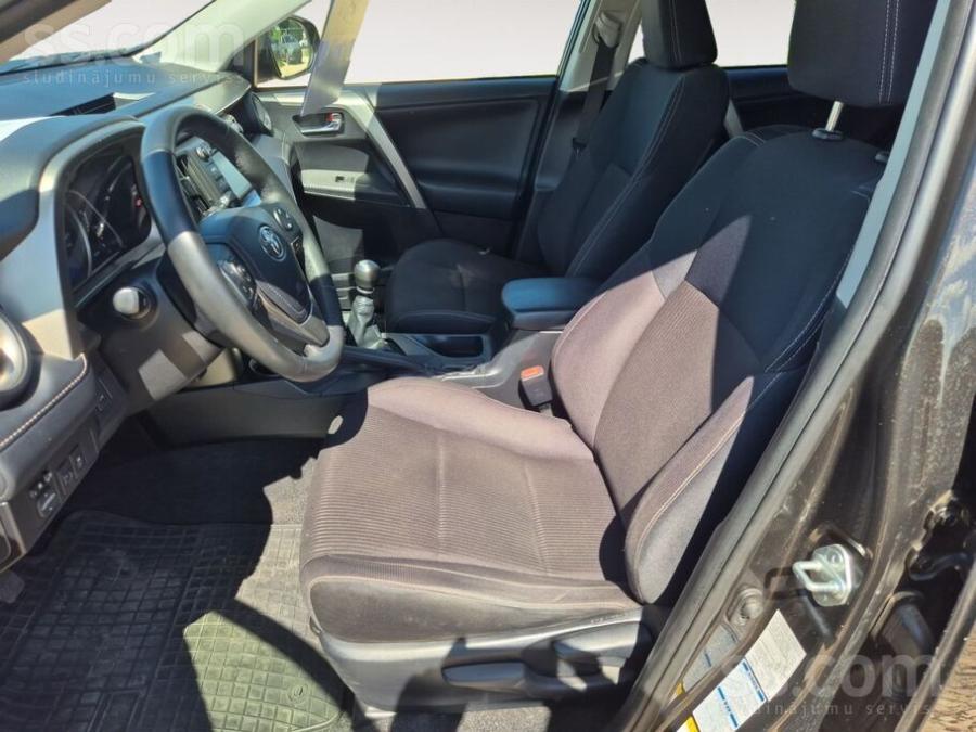 Black Toyota RAV4 2014 in Riga, with an engine capacity of 2.00 L and mileage of 249 thousand km for 9700 €, photo 12 on AUTOMOTO.COM.LV