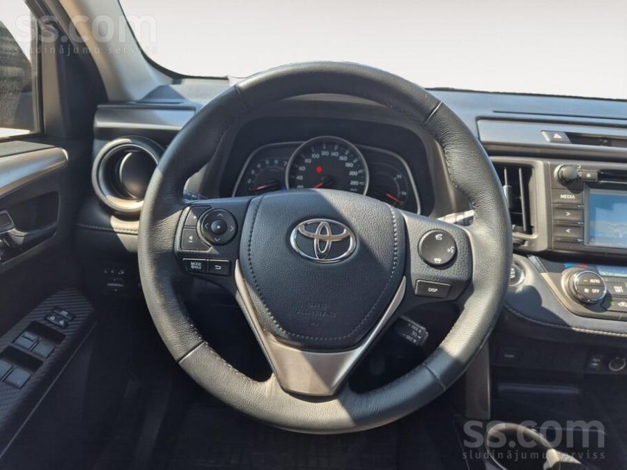Black Toyota RAV4 2014 in Riga, with an engine capacity of 2.00 L and mileage of 249 thousand km for 9700 €, photo 13 on AUTOMOTO.COM.LV