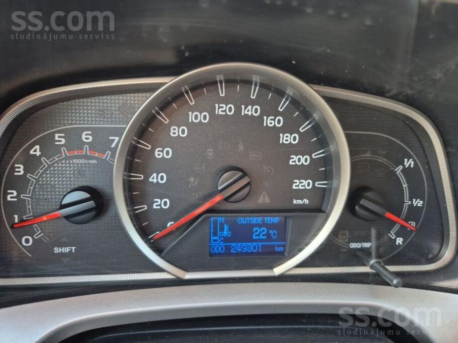 Black Toyota RAV4 2014 in Riga, with an engine capacity of 2.00 L and mileage of 249 thousand km for 9700 €, photo 14 on AUTOMOTO.COM.LV
