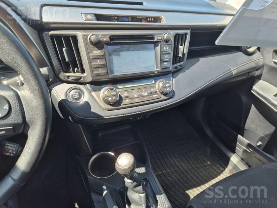 Black Toyota RAV4 2014 in Riga, with an engine capacity of 2.00 L and mileage of 249 thousand km for 9700 €, photo 15 on AUTOMOTO.COM.LV