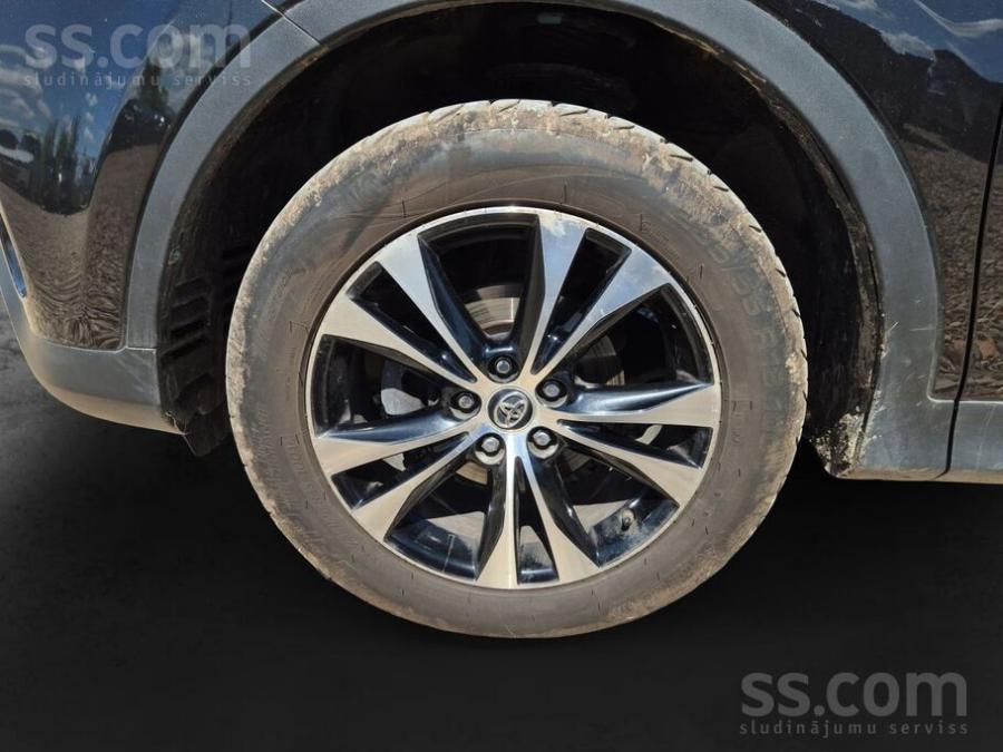 Black Toyota RAV4 2014 in Riga, with an engine capacity of 2.00 L and mileage of 249 thousand km for 9700 €, photo 16 on AUTOMOTO.COM.LV