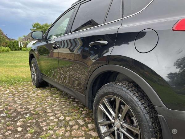 Melns Toyota RAV4 2014 Pasvalys, ar dzinēja tilpumu 2.23 L un nobraukumu 240 tūkst. km par 10999 €, foto 6 vietnē AUTOMOTO.COM.LV