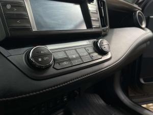 Melns Toyota RAV4 2014 Pasvalys, ar dzinēja tilpumu 2.23 L un nobraukumu 240 tūkst. km par 10999 €, foto 23 vietnē AUTOMOTO.COM.LV