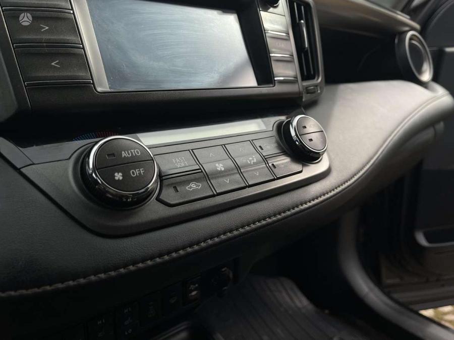 Melns Toyota RAV4 2014 Pasvalys, ar dzinēja tilpumu 2.23 L un nobraukumu 240 tūkst. km par 10999 €, foto 23 vietnē AUTOMOTO.COM.LV