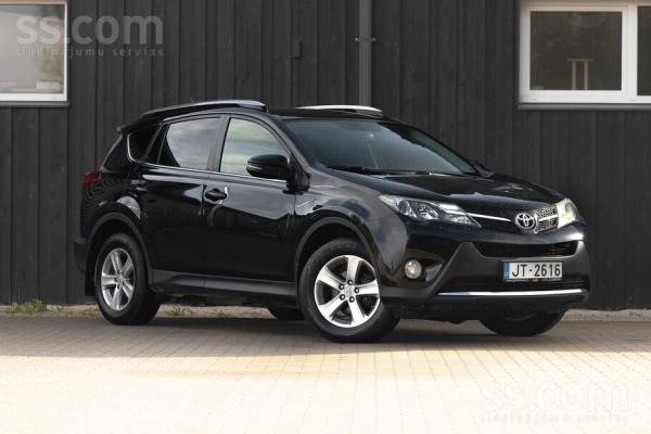 Black Toyota RAV4 2014 in Jelgava, with an engine capacity of 2.00 L and mileage of 326 thousand km for 9900 €, photo 2 on AUTOMOTO.COM.LV