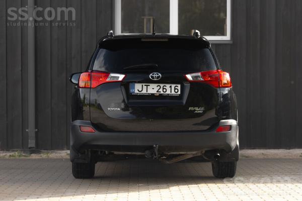 Black Toyota RAV4 2014 in Jelgava, with an engine capacity of 2.00 L and mileage of 326 thousand km for 9900 €, photo 6 on AUTOMOTO.COM.LV
