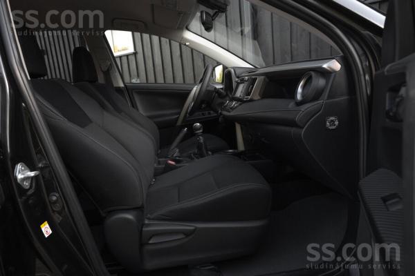 Black Toyota RAV4 2014 in Jelgava, with an engine capacity of 2.00 L and mileage of 326 thousand km for 9900 €, photo 7 on AUTOMOTO.COM.LV