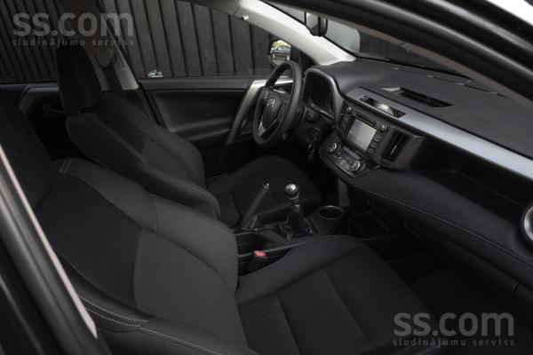 Black Toyota RAV4 2014 in Jelgava, with an engine capacity of 2.00 L and mileage of 326 thousand km for 9900 €, photo 8 on AUTOMOTO.COM.LV