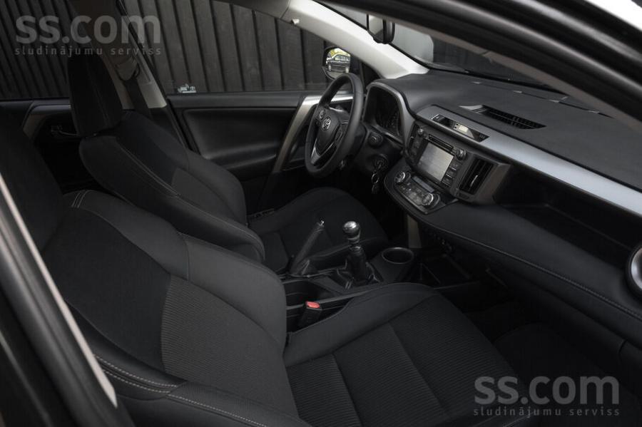 Melns Toyota RAV4 2014 Jelgava, ar dzinēja tilpumu 2.00 L un nobraukumu 326 tūkst. km par 9900 €, foto 9 vietnē AUTOMOTO.COM.LV