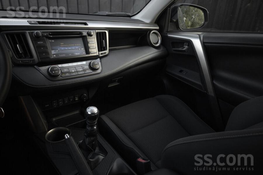 Melns Toyota RAV4 2014 Jelgava, ar dzinēja tilpumu 2.00 L un nobraukumu 326 tūkst. km par 9900 €, foto 15 vietnē AUTOMOTO.COM.LV