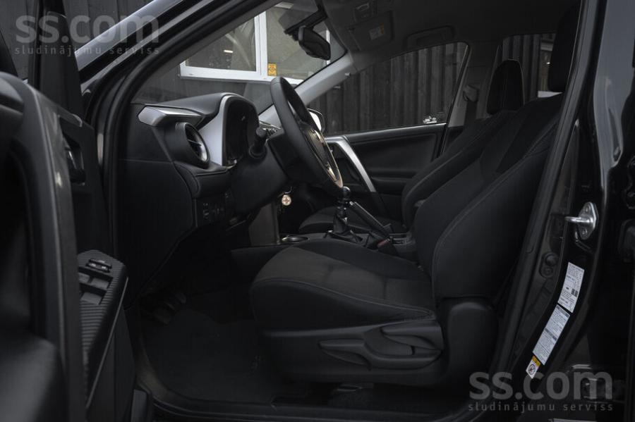 Melns Toyota RAV4 2014 Jelgava, ar dzinēja tilpumu 2.00 L un nobraukumu 326 tūkst. km par 9900 €, foto 20 vietnē AUTOMOTO.COM.LV