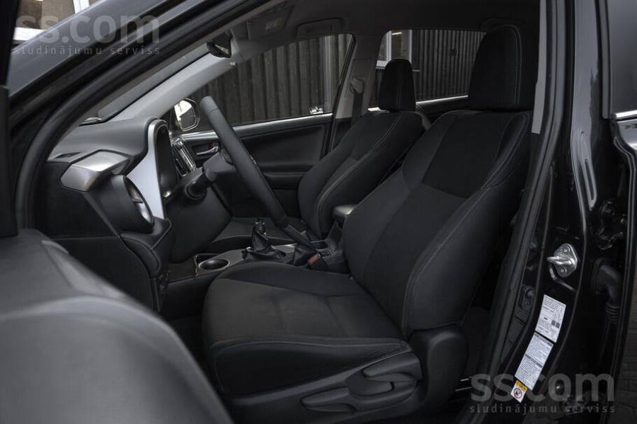 Melns Toyota RAV4 2014 Jelgava, ar dzinēja tilpumu 2.00 L un nobraukumu 326 tūkst. km par 9900 €, foto 21 vietnē AUTOMOTO.COM.LV
