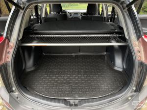 Black Toyota RAV4 2014 in Pasvalys, with an engine capacity of 2.20 L and mileage of 240 thousand km for 10800 €, photo 7 on AUTOMOTO.COM.LV