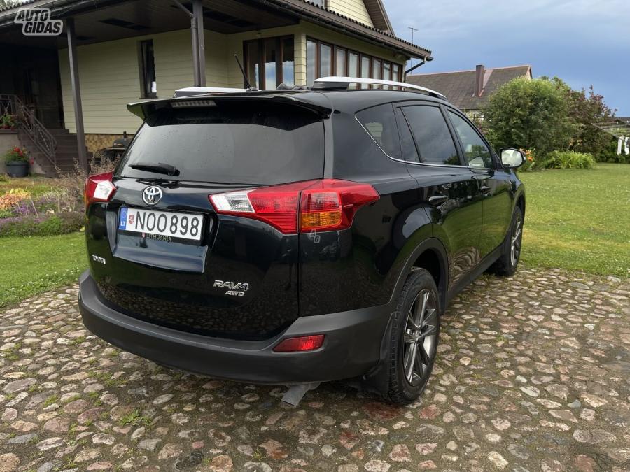 Black Toyota RAV4 2014 in Pasvalys, with an engine capacity of 2.20 L and mileage of 240 thousand km for 10800 €, photo 10 on AUTOMOTO.COM.LV