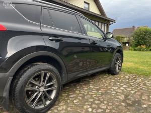 Black Toyota RAV4 2014 in Pasvalys, with an engine capacity of 2.20 L and mileage of 240 thousand km for 10800 €, photo 11 on AUTOMOTO.COM.LV