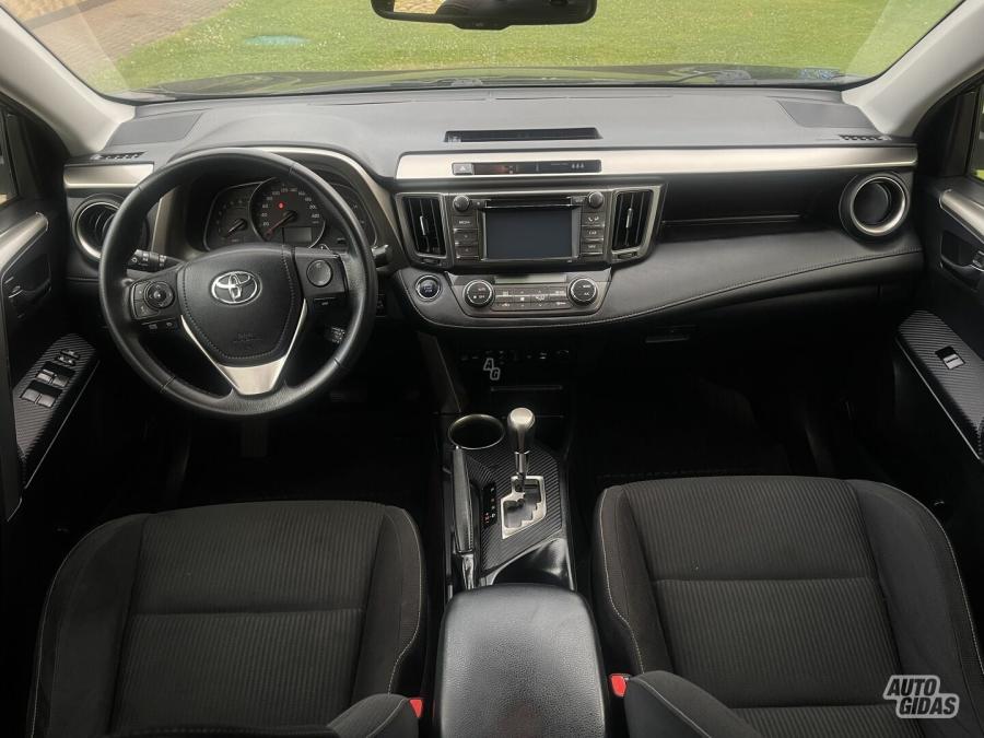 Black Toyota RAV4 2014 in Pasvalys, with an engine capacity of 2.20 L and mileage of 240 thousand km for 10800 €, photo 13 on AUTOMOTO.COM.LV
