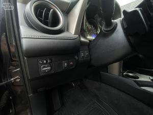 Black Toyota RAV4 2014 in Pasvalys, with an engine capacity of 2.20 L and mileage of 240 thousand km for 10800 €, photo 14 on AUTOMOTO.COM.LV