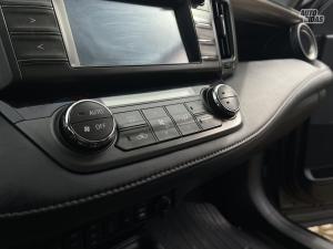 Black Toyota RAV4 2014 in Pasvalys, with an engine capacity of 2.20 L and mileage of 240 thousand km for 10800 €, photo 15 on AUTOMOTO.COM.LV