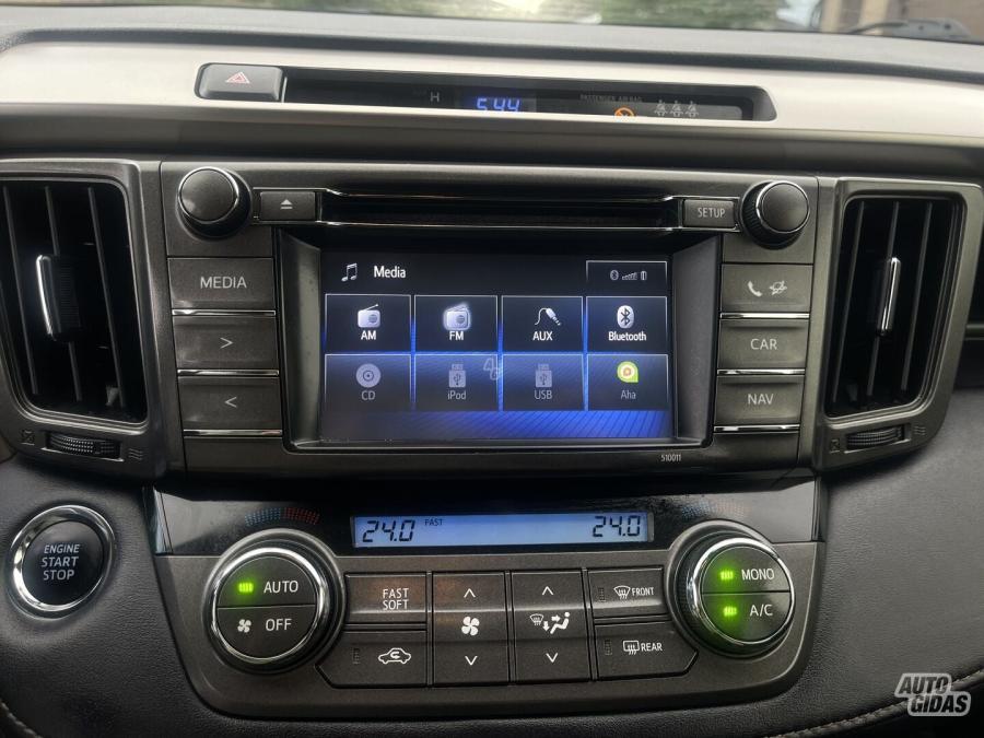 Black Toyota RAV4 2014 in Pasvalys, with an engine capacity of 2.20 L and mileage of 240 thousand km for 10800 €, photo 18 on AUTOMOTO.COM.LV
