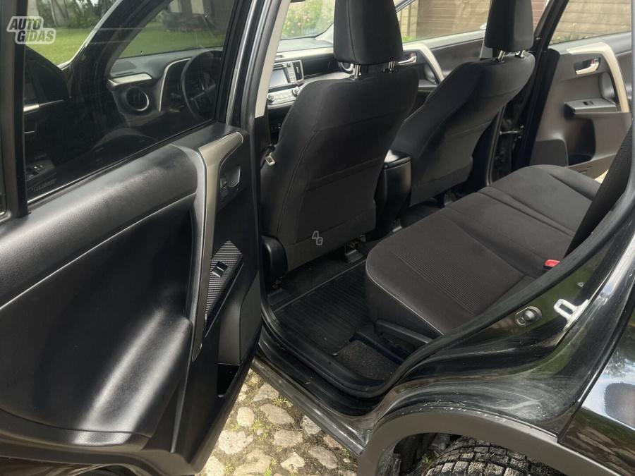 Black Toyota RAV4 2014 in Pasvalys, with an engine capacity of 2.20 L and mileage of 240 thousand km for 10800 €, photo 21 on AUTOMOTO.COM.LV