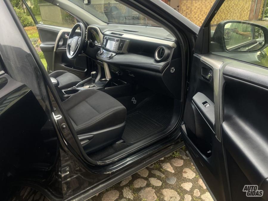 Black Toyota RAV4 2014 in Pasvalys, with an engine capacity of 2.20 L and mileage of 240 thousand km for 10800 €, photo 22 on AUTOMOTO.COM.LV