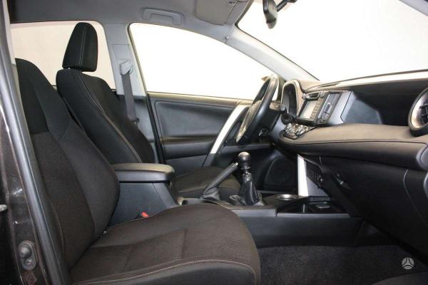 Melns Toyota RAV4 2014 Kauņa, ar dzinēja tilpumu 2.00 L un nobraukumu 158 tūkst. km par 12900 €, foto 2 vietnē AUTOMOTO.COM.LV