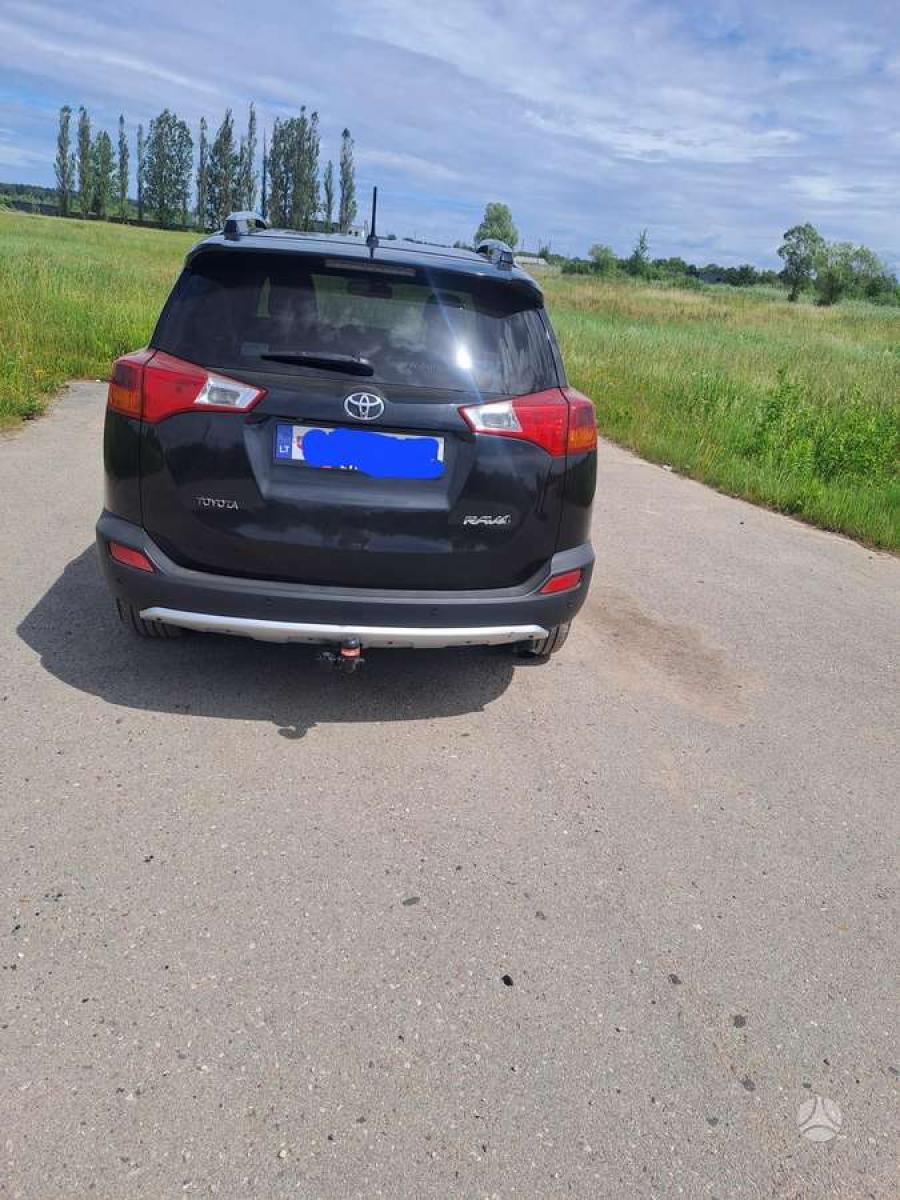 Black Toyota RAV4 2014 in Taurage, with an engine capacity of 2.00 L and mileage of 213 thousand km for 9700 €, photo 5 on AUTOMOTO.COM.LV