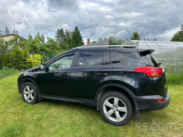 Black Toyota RAV4 2014 in Riga, with an engine capacity of 2.20 L and mileage of 165 thousand km for 10500 €, photo 1 on AUTOMOTO.COM.LV