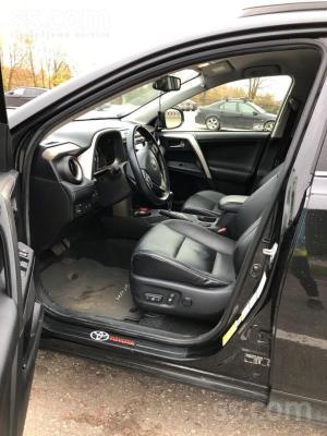 Black Toyota RAV4 2014 in Riga, with an engine capacity of 2.20 L and mileage of 165 thousand km for 10500 €, photo 3 on AUTOMOTO.COM.LV