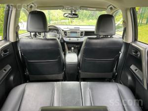 Black Toyota RAV4 2014 in Riga, with an engine capacity of 2.20 L and mileage of 165 thousand km for 10500 €, photo 4 on AUTOMOTO.COM.LV