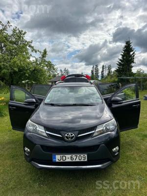 Black Toyota RAV4 2014 in Riga, with an engine capacity of 2.20 L and mileage of 165 thousand km for 10500 €, photo 5 on AUTOMOTO.COM.LV