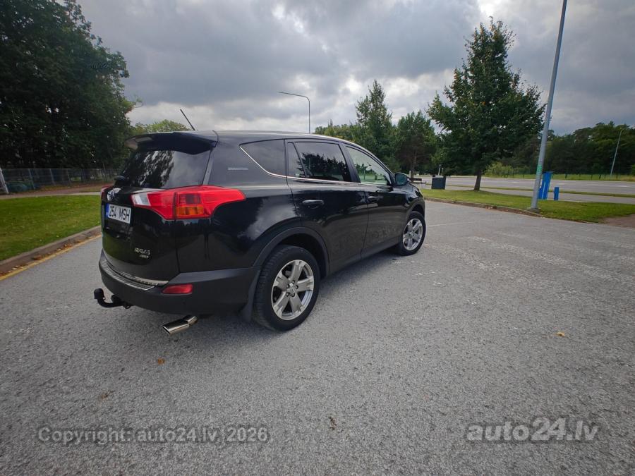 Black Toyota RAV4 2014 in Tallinn, with an engine capacity of 2.20 L and mileage of 165 thousand km for 14900 €, photo 4 on AUTOMOTO.COM.LV