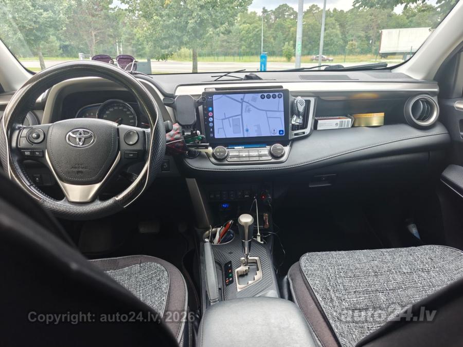 Black Toyota RAV4 2014 in Tallinn, with an engine capacity of 2.20 L and mileage of 165 thousand km for 14900 €, photo 8 on AUTOMOTO.COM.LV
