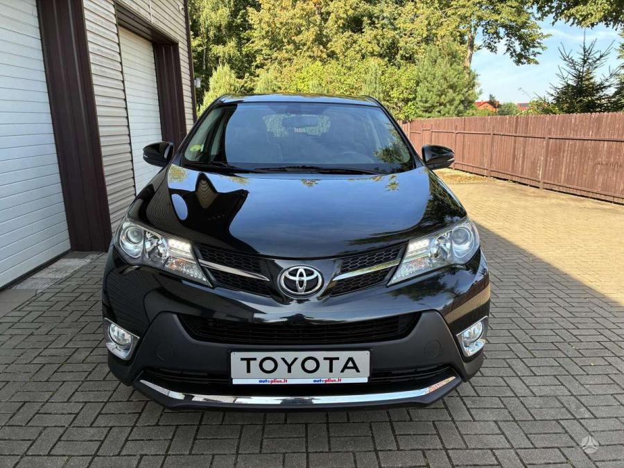Black Toyota RAV4 2014 in Siauliai, with an engine capacity of 2.00 L and mileage of 249 thousand km for 10990 €, photo 3 on AUTOMOTO.COM.LV