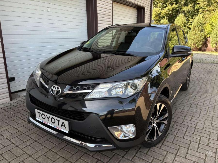 Black Toyota RAV4 2014 in Siauliai, with an engine capacity of 2.00 L and mileage of 249 thousand km for 10990 €, photo 4 on AUTOMOTO.COM.LV