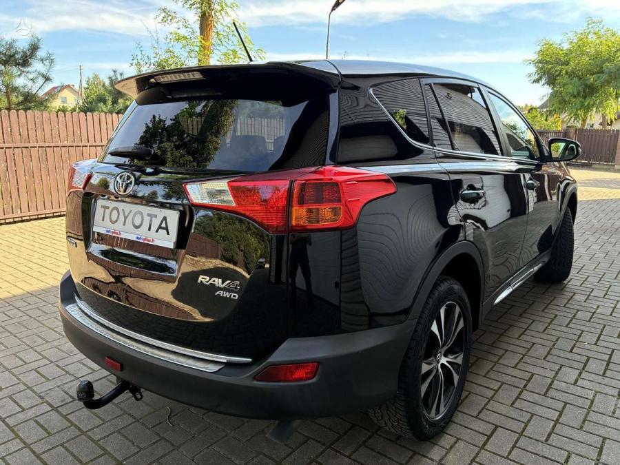 Black Toyota RAV4 2014 in Siauliai, with an engine capacity of 2.00 L and mileage of 249 thousand km for 10990 €, photo 5 on AUTOMOTO.COM.LV