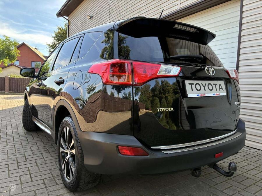 Black Toyota RAV4 2014 in Siauliai, with an engine capacity of 2.00 L and mileage of 249 thousand km for 10990 €, photo 7 on AUTOMOTO.COM.LV