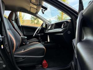 Black Toyota RAV4 2014 in Siauliai, with an engine capacity of 2.00 L and mileage of 249 thousand km for 10990 €, photo 12 on AUTOMOTO.COM.LV